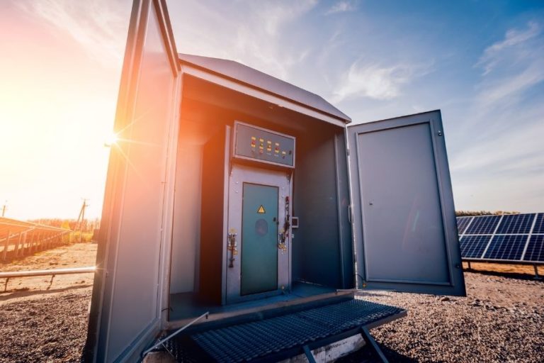 What to Know About Retrofitting a Solar Battery in 2021
